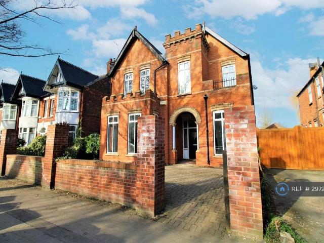 5 bedroom detached house to rent