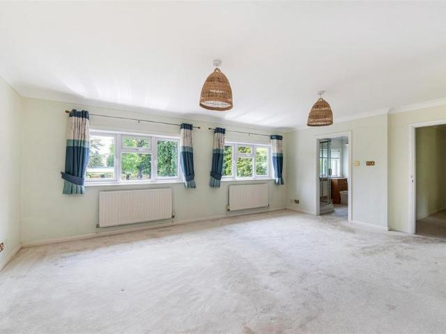 5 bedroom detached house to rent