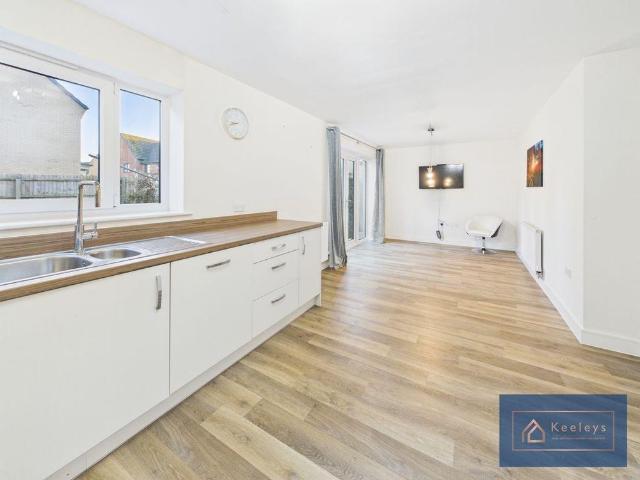5 bedroom detached house to rent