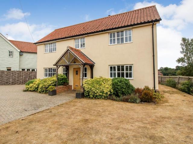 5 bedroom detached house to rent