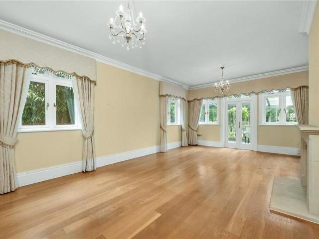 5 bedroom detached house to rent