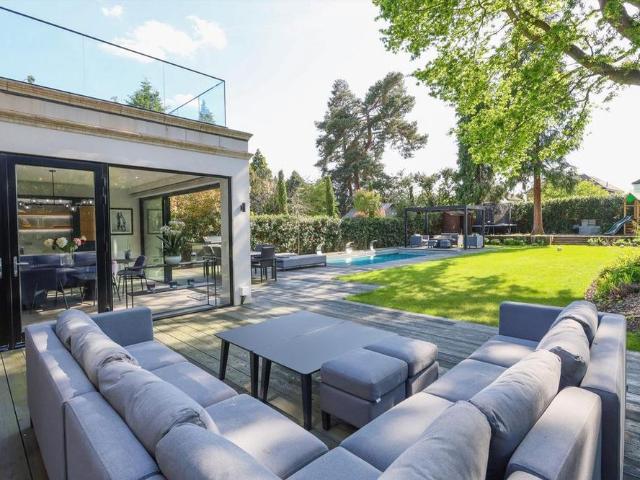 5 bedroom detached house to rent
