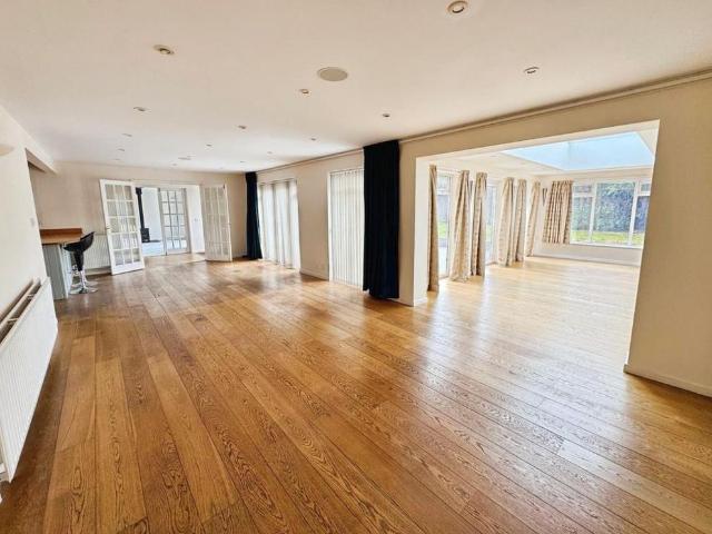 5 bedroom detached house to rent