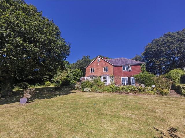 5 bedroom detached house to rent