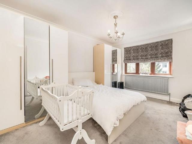5 bedroom detached house to rent