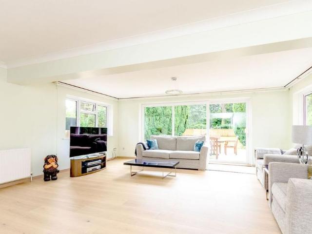 5 bedroom detached house to rent