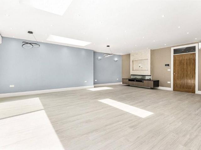 5 bedroom detached house to rent