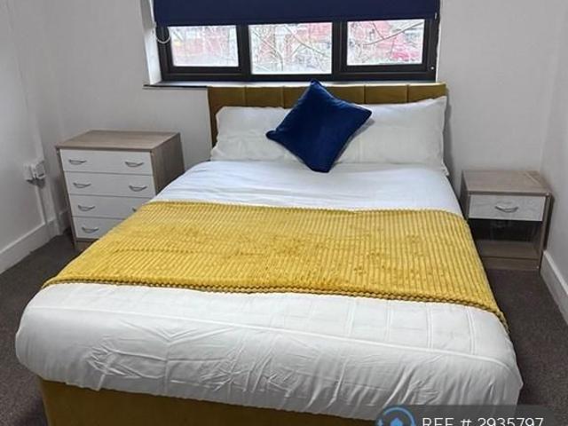 5 bedroom detached house to rent