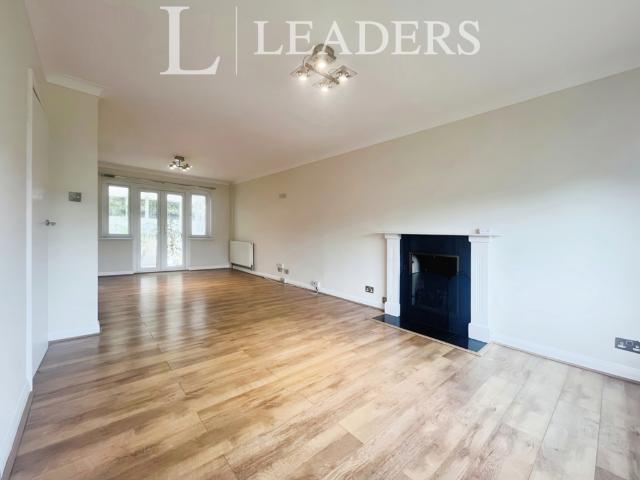 5 bedroom detached house to rent