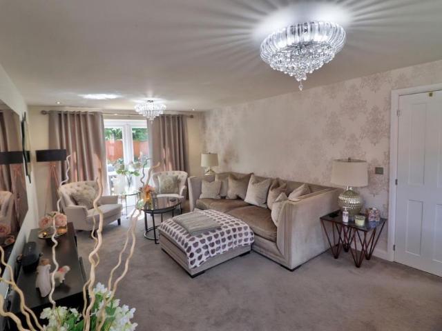 5 bedroom detached house to rent