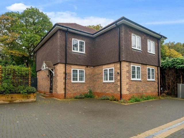 5 bedroom detached house to rent