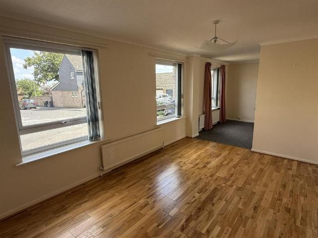 5 bedroom detached house to rent