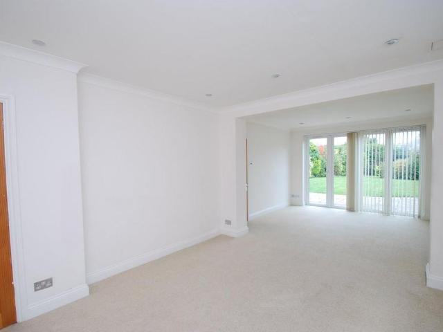 5 bedroom detached house to rent