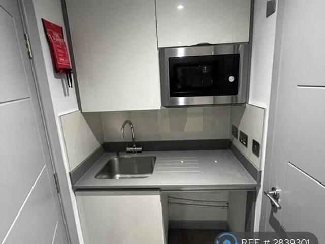 5 bedroom semi detached house to rent