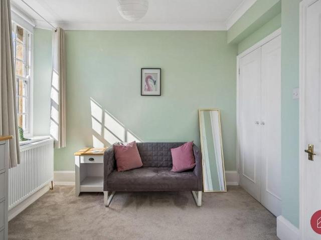5 bedroom detached house to rent