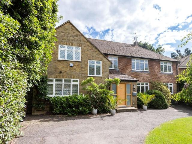 5 bedroom detached house to rent