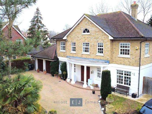 5 bedroom detached house to rent