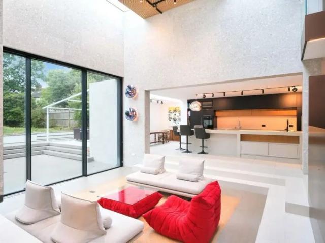 5 bedroom detached house to rent