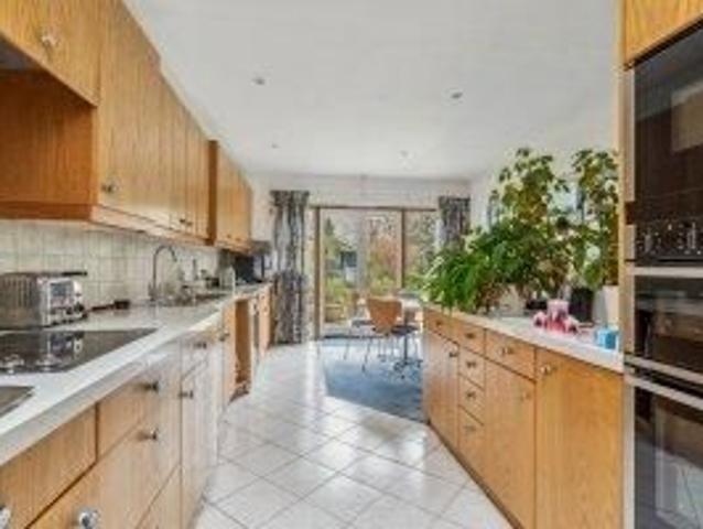 5 bedroom detached house to rent
