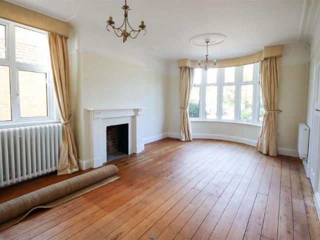 5 bedroom detached house to rent