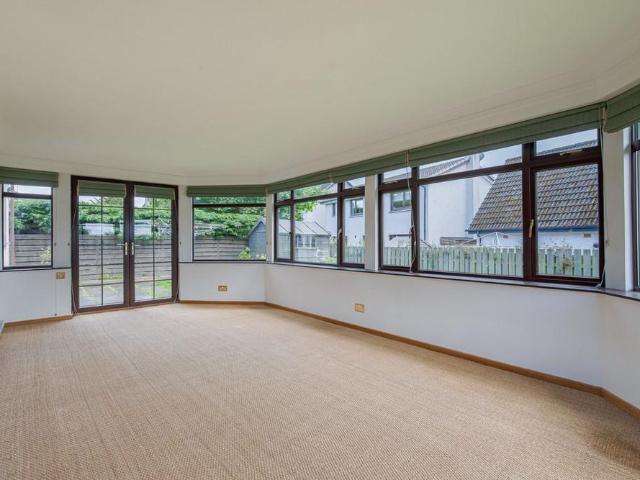 5 bedroom detached house to rent