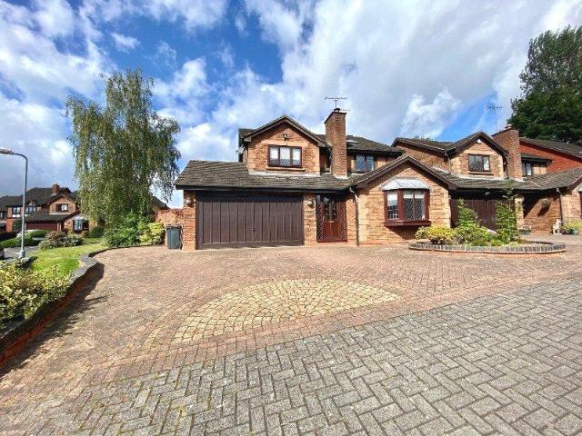 5 bedroom detached house to rent