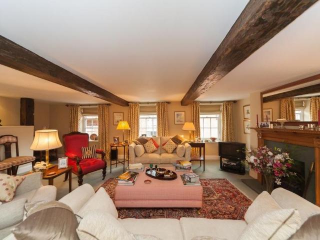 5 bedroom detached house to rent