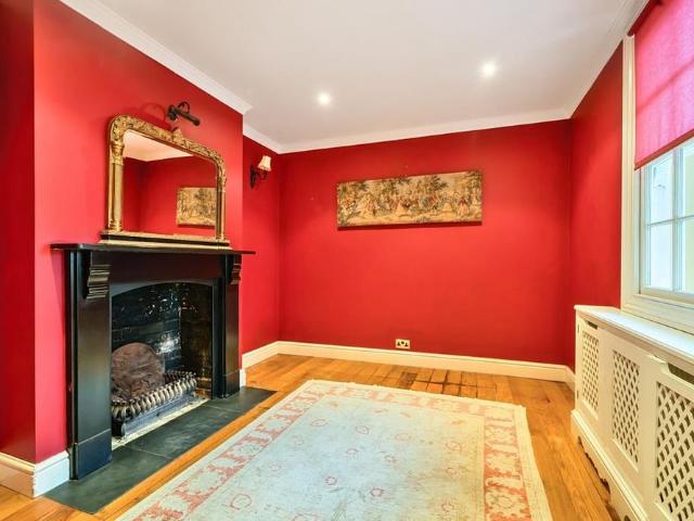 5 bedroom detached house to rent