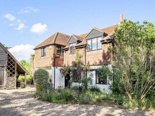5 bedroom detached house to rent