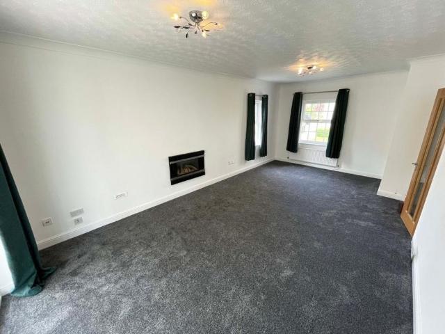 5 bedroom detached house to rent