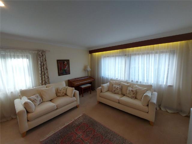 5 bedroom detached house to rent