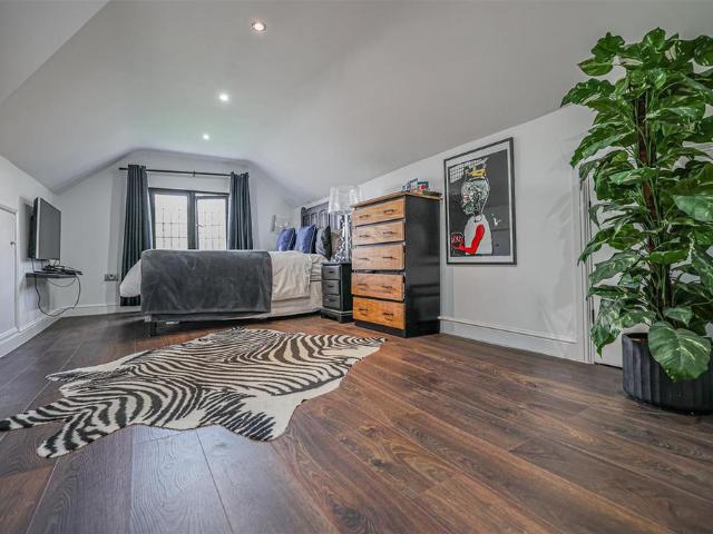 5 bedroom detached house to rent