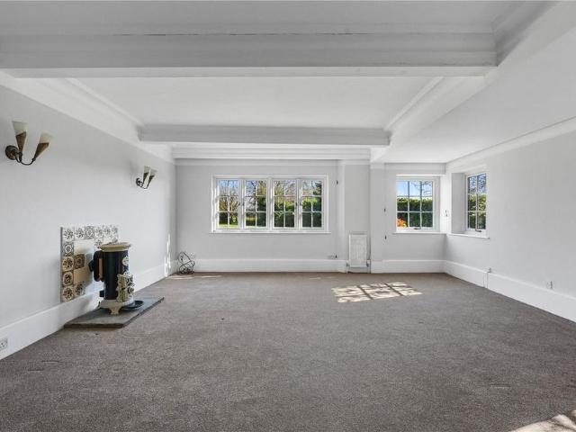 5 bedroom detached house to rent