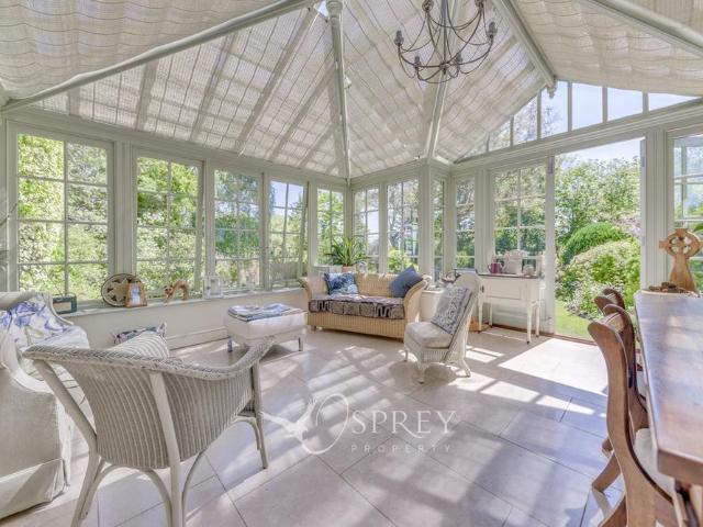 5 bedroom detached house to rent
