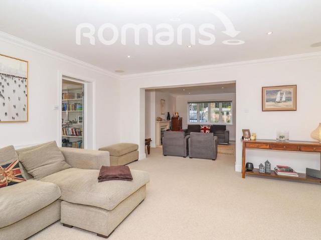 5 bedroom detached house to rent