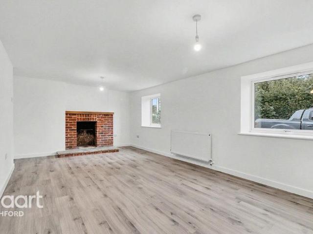 5 bedroom detached house to rent
