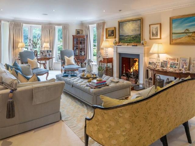 5 bedroom detached house to rent