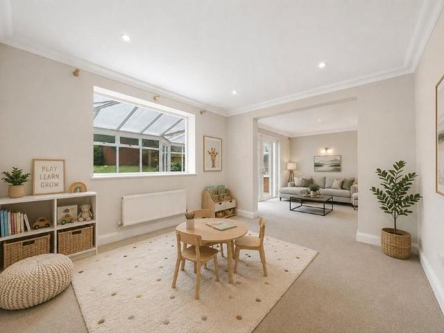 5 bedroom detached house to rent