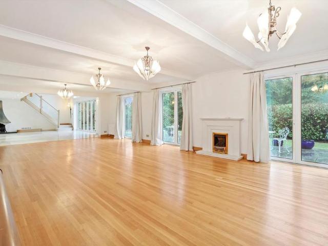 5 bedroom detached house to rent