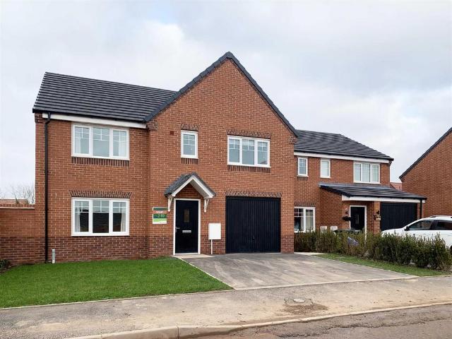5 bedroom detached house to rent