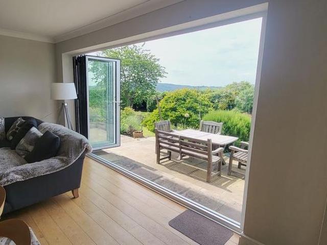 5 bedroom detached house to rent