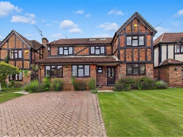 5 bedroom detached house to rent