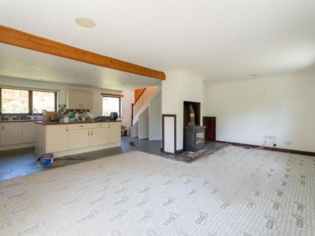 5 bedroom detached house to rent