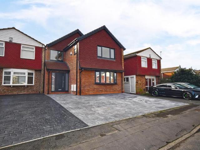 5 bedroom detached house to rent