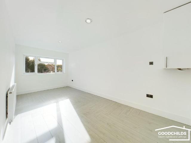5 bedroom detached house to rent