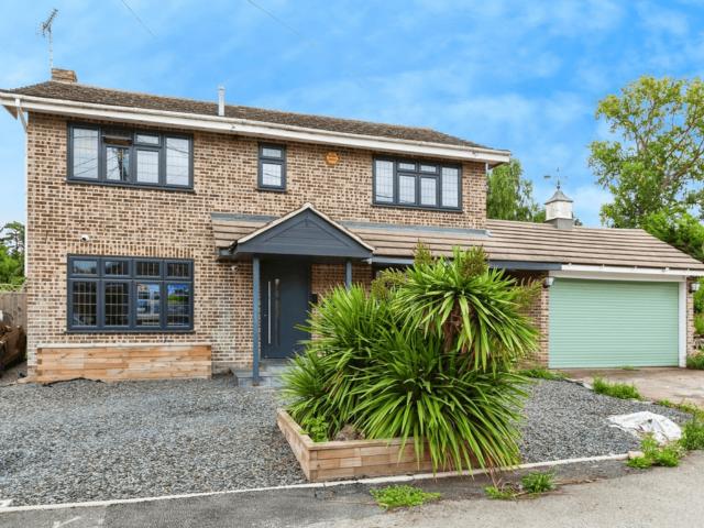 5 bedroom detached house to rent