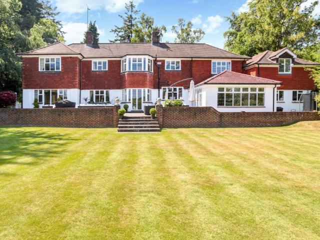 5 bedroom detached house to rent