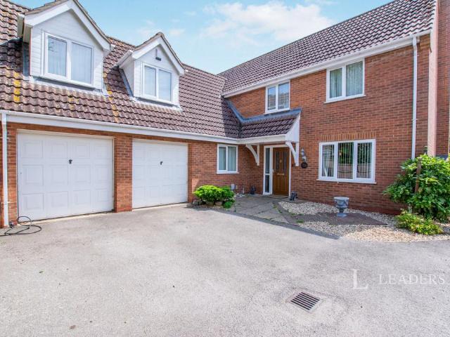5 bedroom detached house to rent