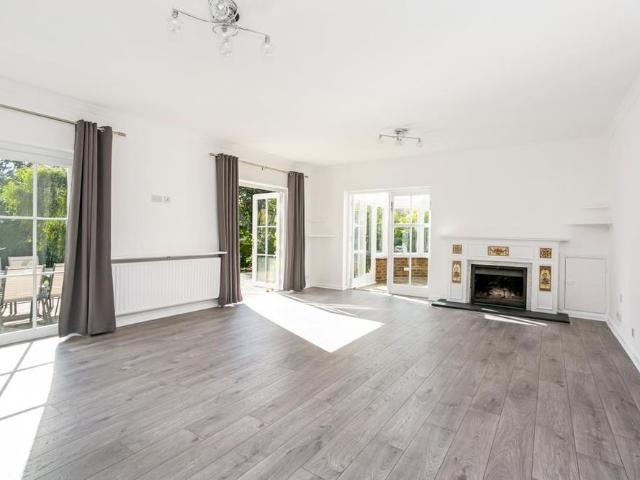 5 bedroom detached house to rent