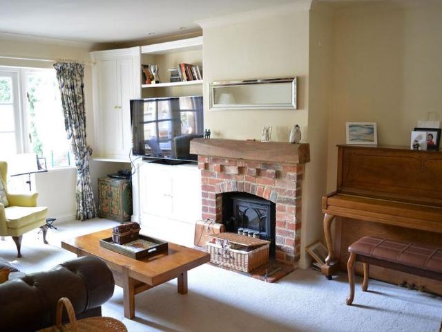 5 bedroom detached house to rent